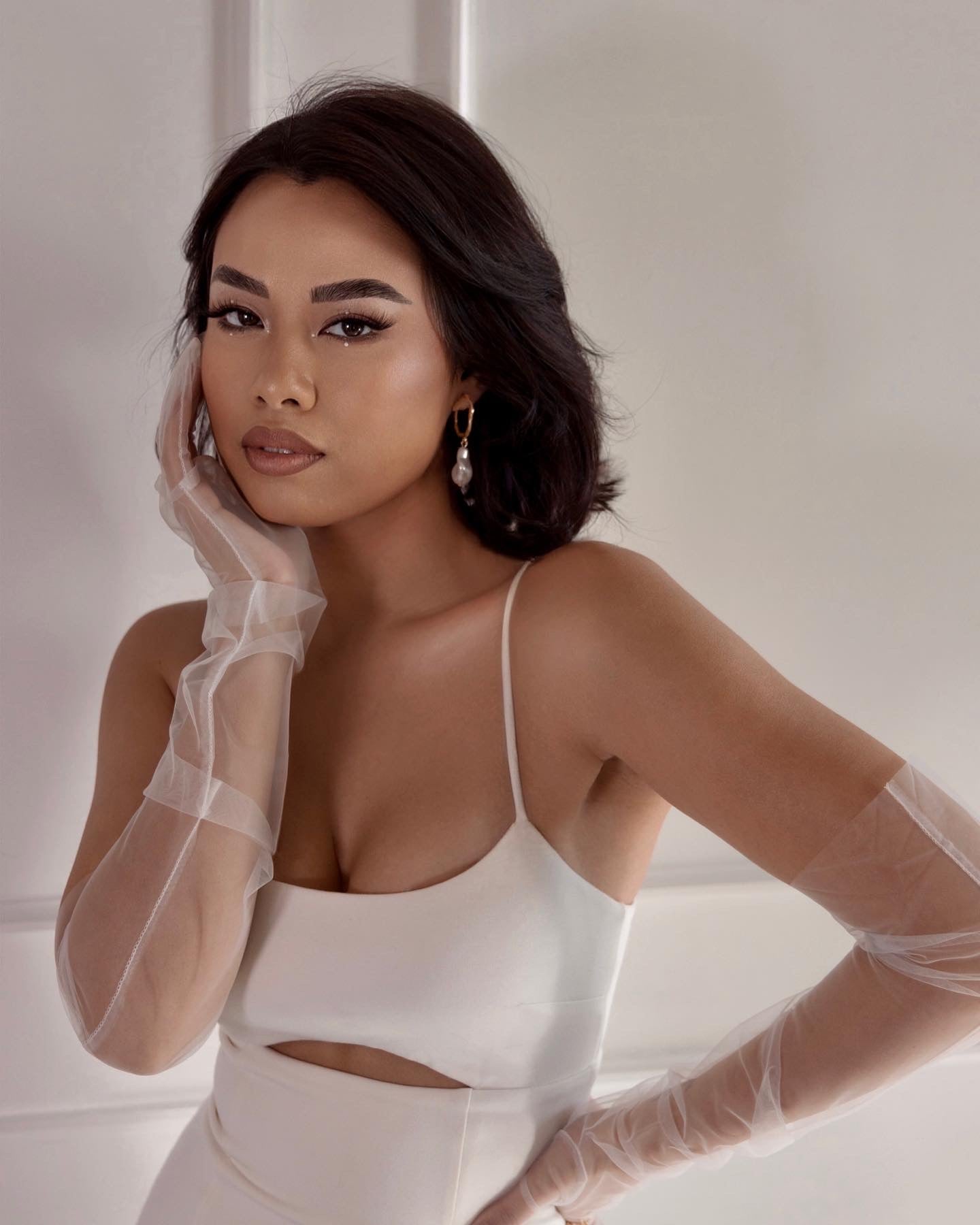 aphrodite tulle gloves – anthea bridal